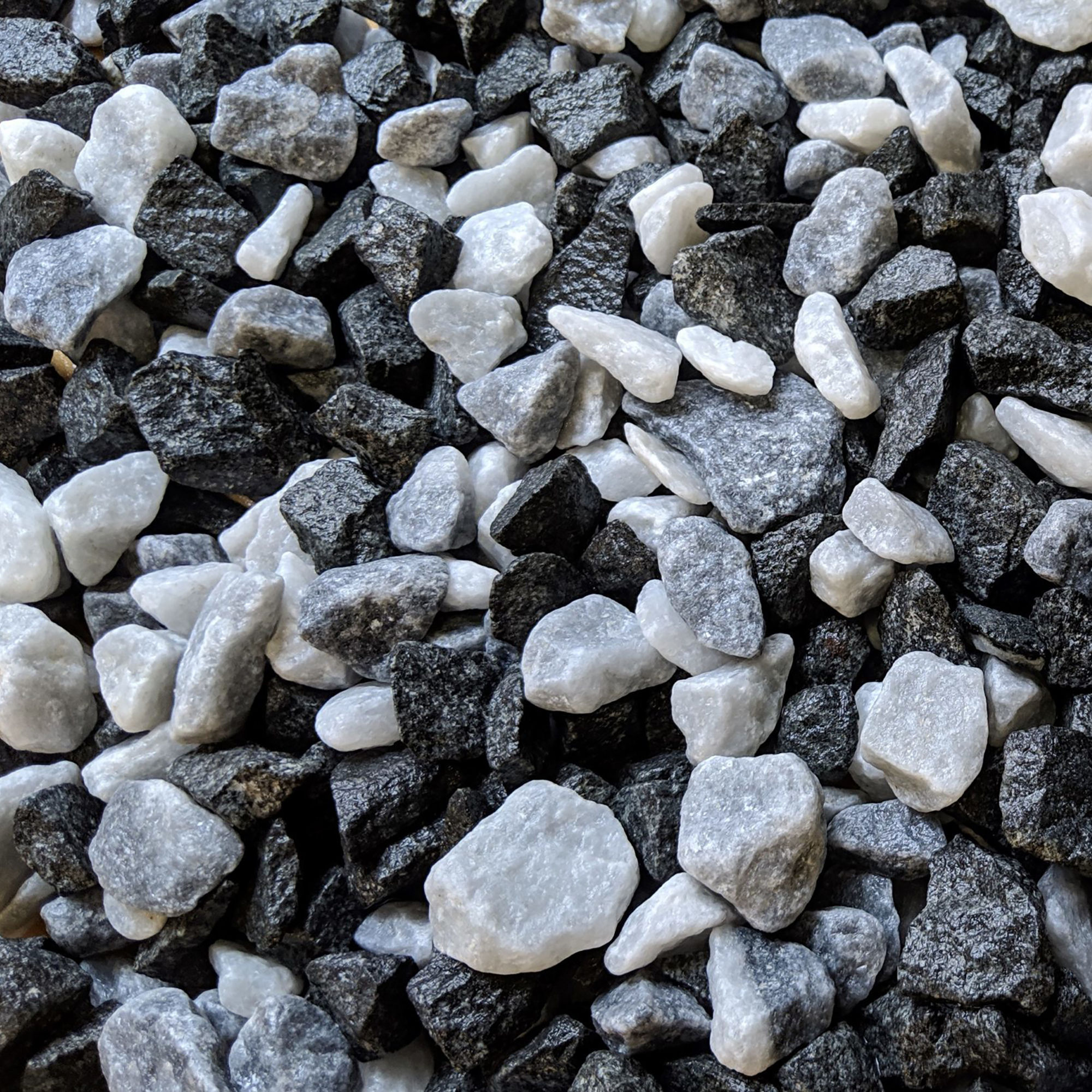 Black Ice Chippings 20mm Approx 20kg Poly Bag