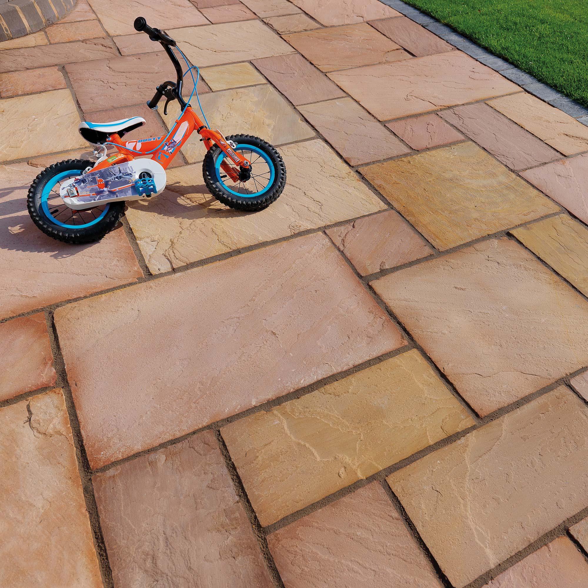 Pavestone Calibrated Classic Sandstone Paving Contractor Pack (64 ...